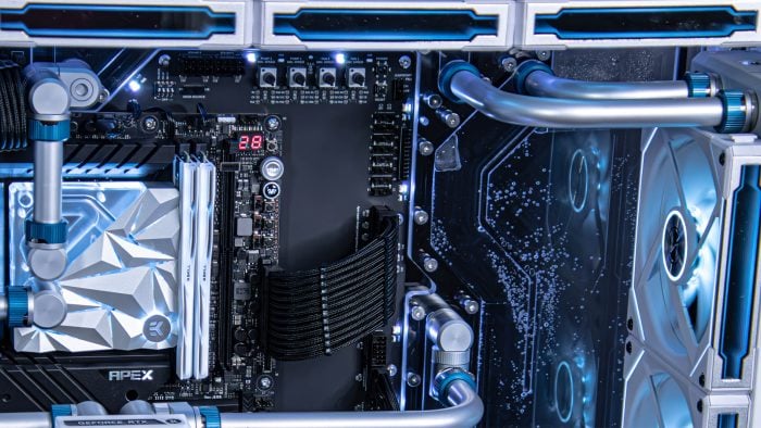 Spectre 4 Custom White Build By Iqon - Singularity Computers